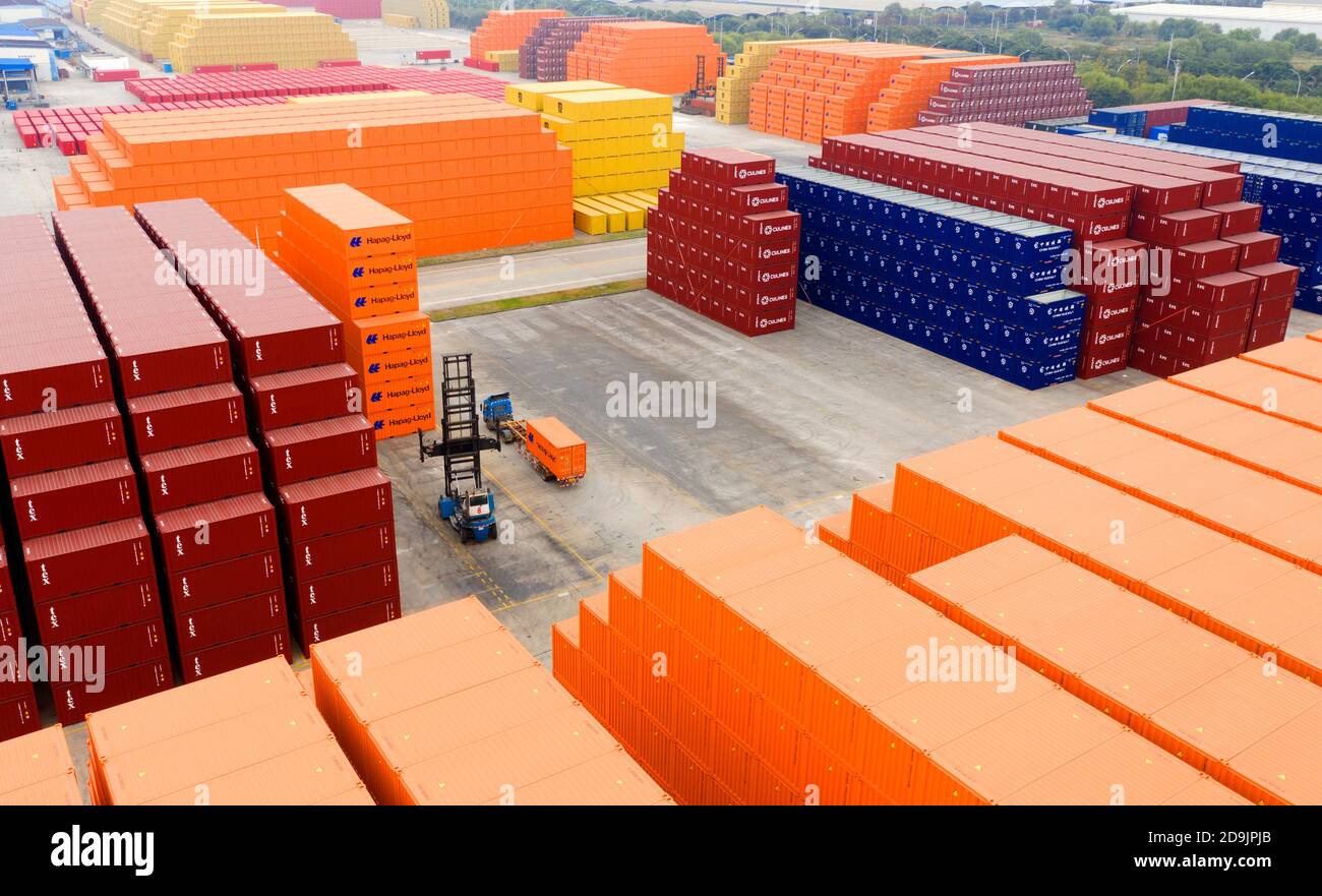 Domestic shipping hi-res stock photography and images - Alamy