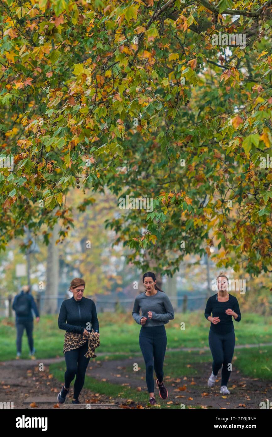 London, UK. 06th Nov, 2020. On a misty morning, Clapham Common is busy ...