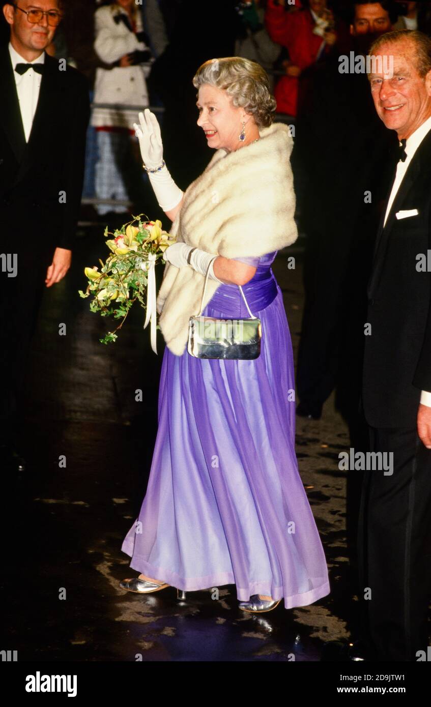 Her royal highness the queen hi-res stock photography and images - Alamy