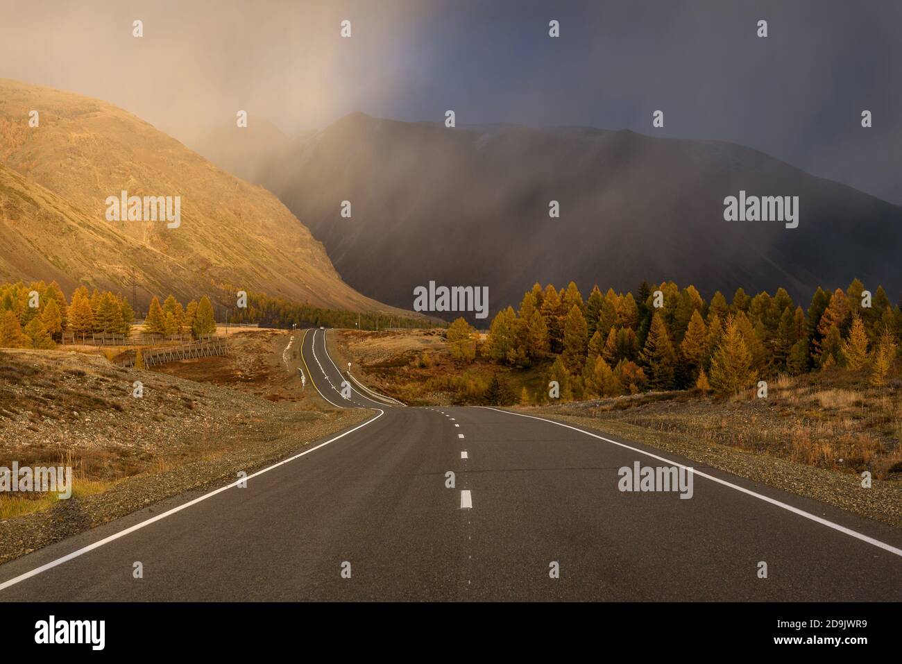 Roadside mountains hi-res stock photography and images - Alamy