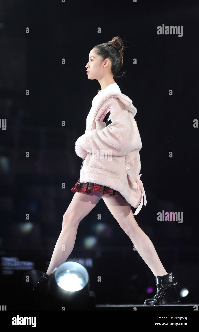 Ouyang Nini, Chinese actress and elder sister of Ouyang Nana, catwalks ...