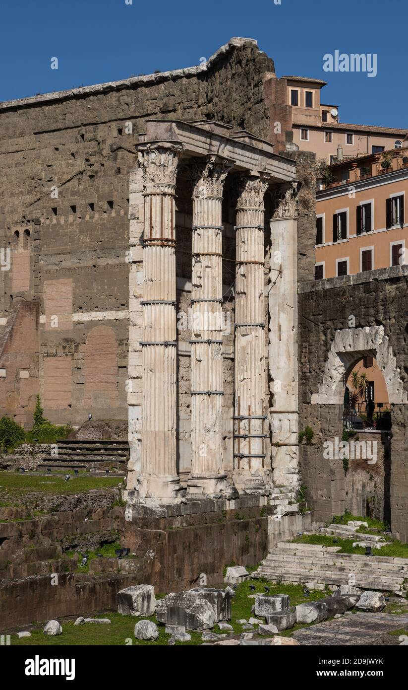 Corinthian column ancient rome hi-res stock photography and images - Alamy