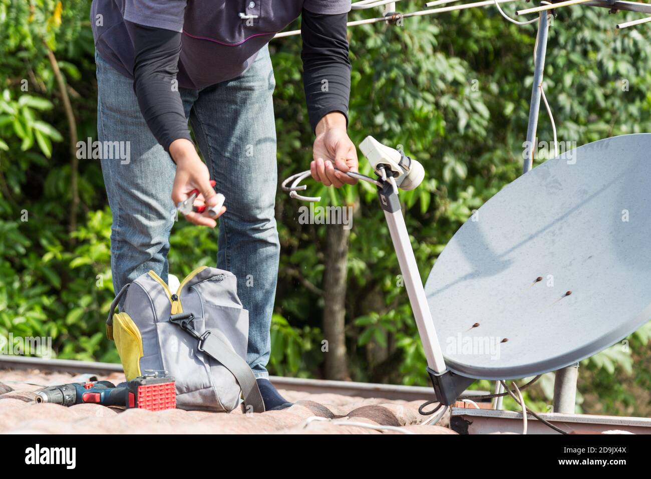 Installing satellite dish hi-res stock photography and images - Alamy
