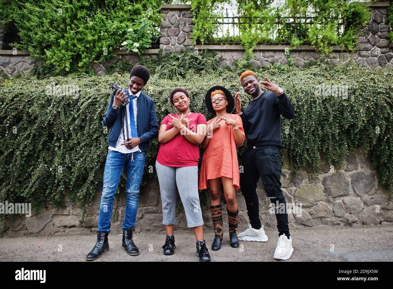 Black afro speaker hi-res stock photography and images - Alamy