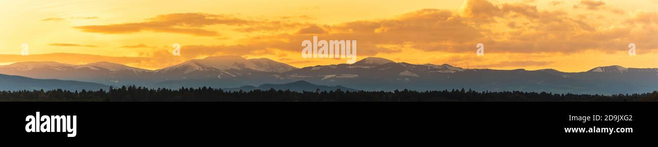 Banner mountain hi-res stock photography and images - Alamy