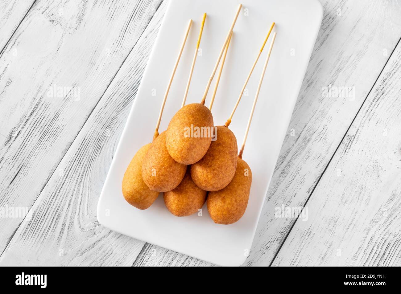 Serving hot dogs hi-res stock photography and images - Alamy