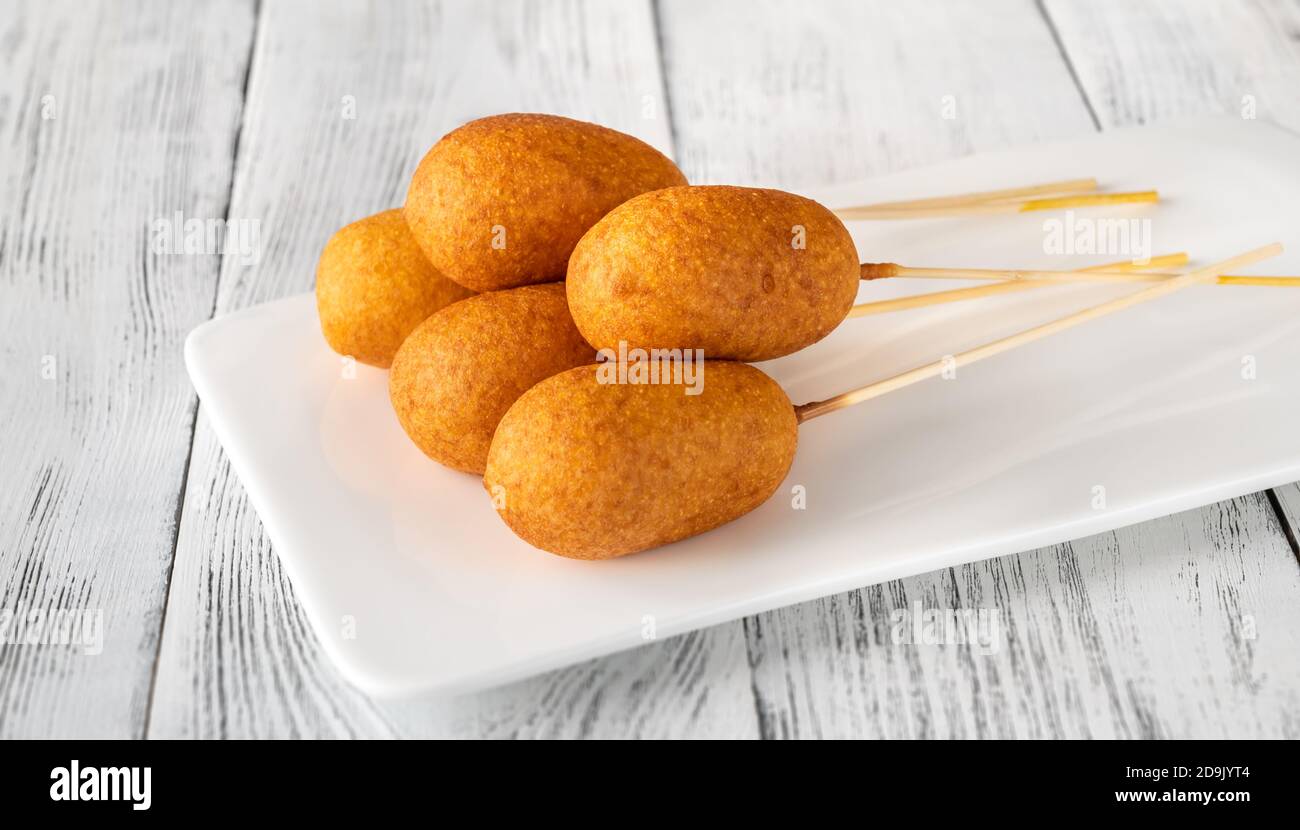 Serving hot dogs hi-res stock photography and images - Alamy