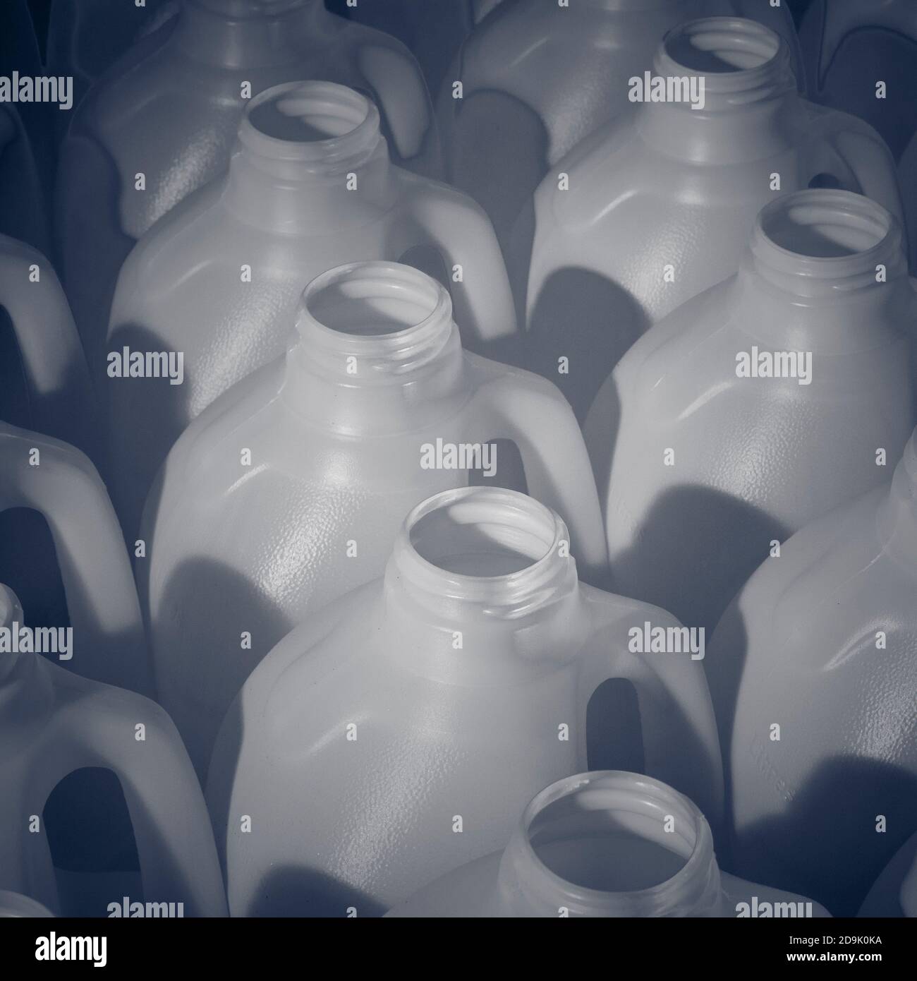 Dairy milk bottles 2l hi-res stock photography and images - Alamy