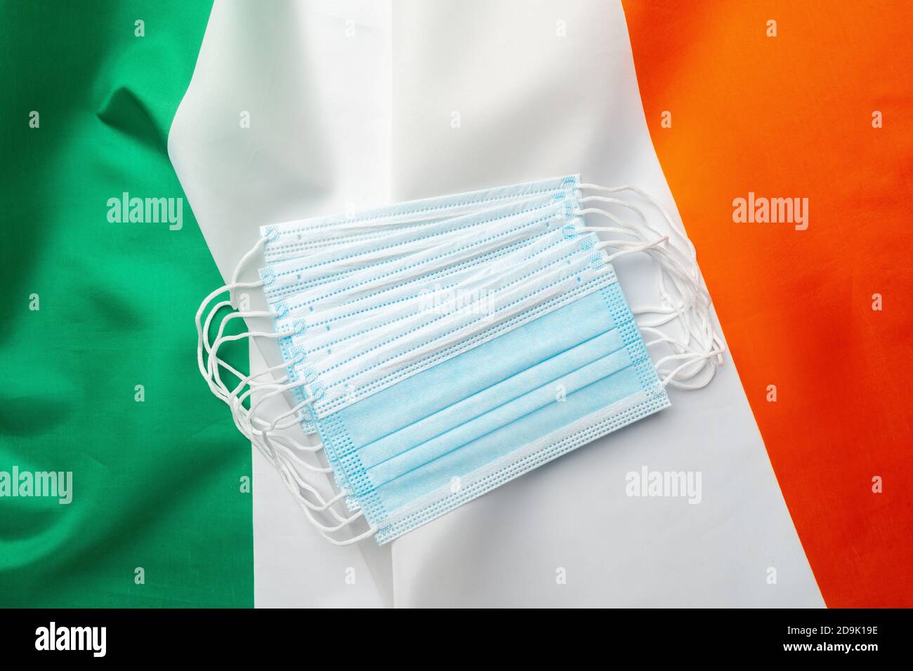 Medical mask ireland flag hi-res stock photography and images - Alamy