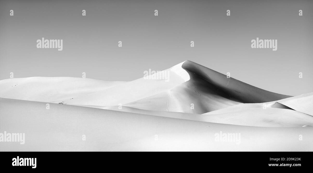 Beautiful Sand dunes in the Gobi desert, Mongolia. View of the ...