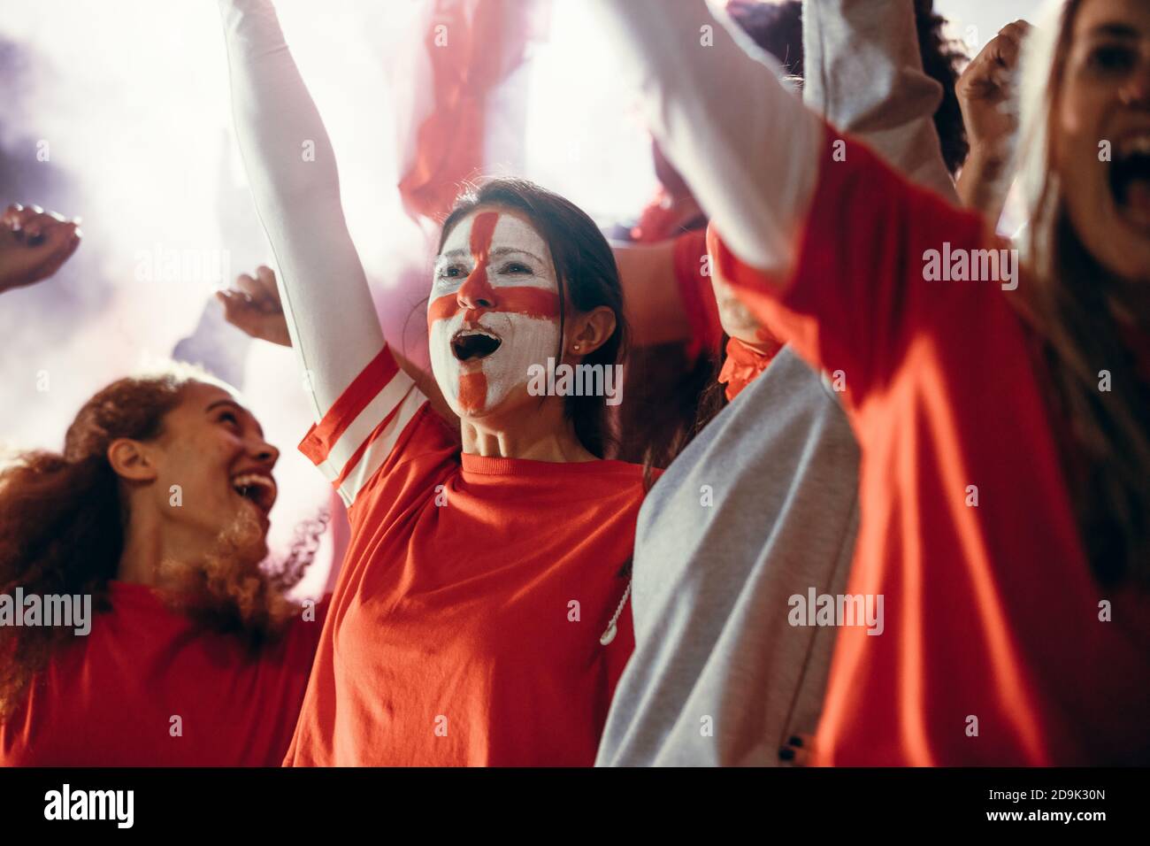 England national football team crowd hi-res stock photography and ...