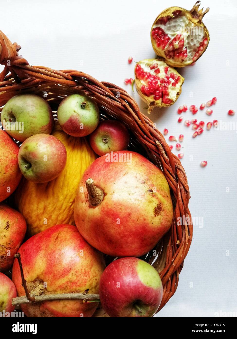 Top angle fruits pomegranate hi-res stock photography and images - Alamy