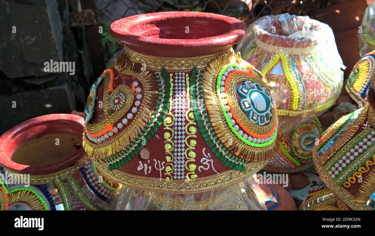 Earthen ware container hi-res stock photography and images - Alamy