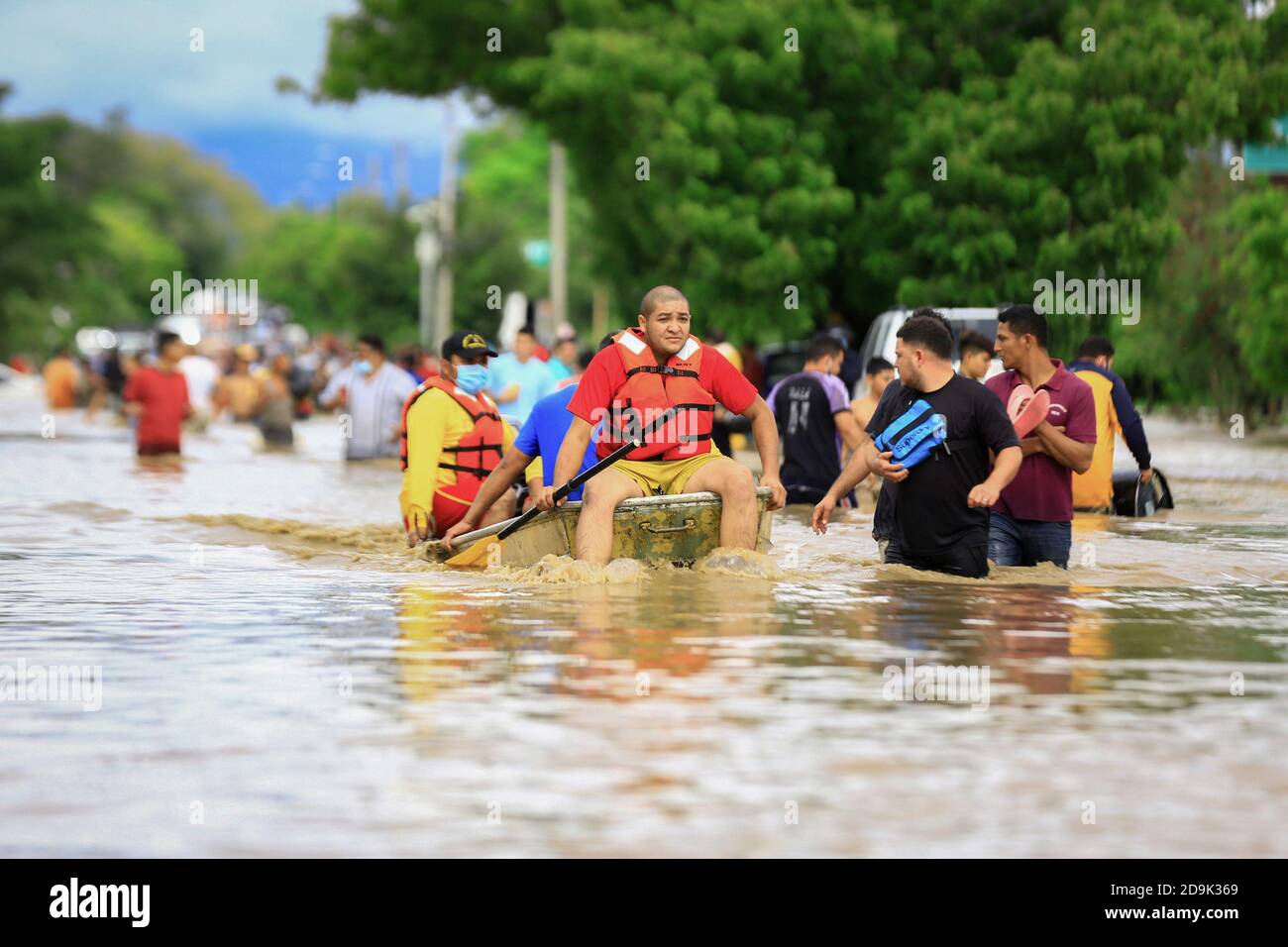 La Lima, Honduras. 05th Nov, 2020. People are being evacuated from the ...
