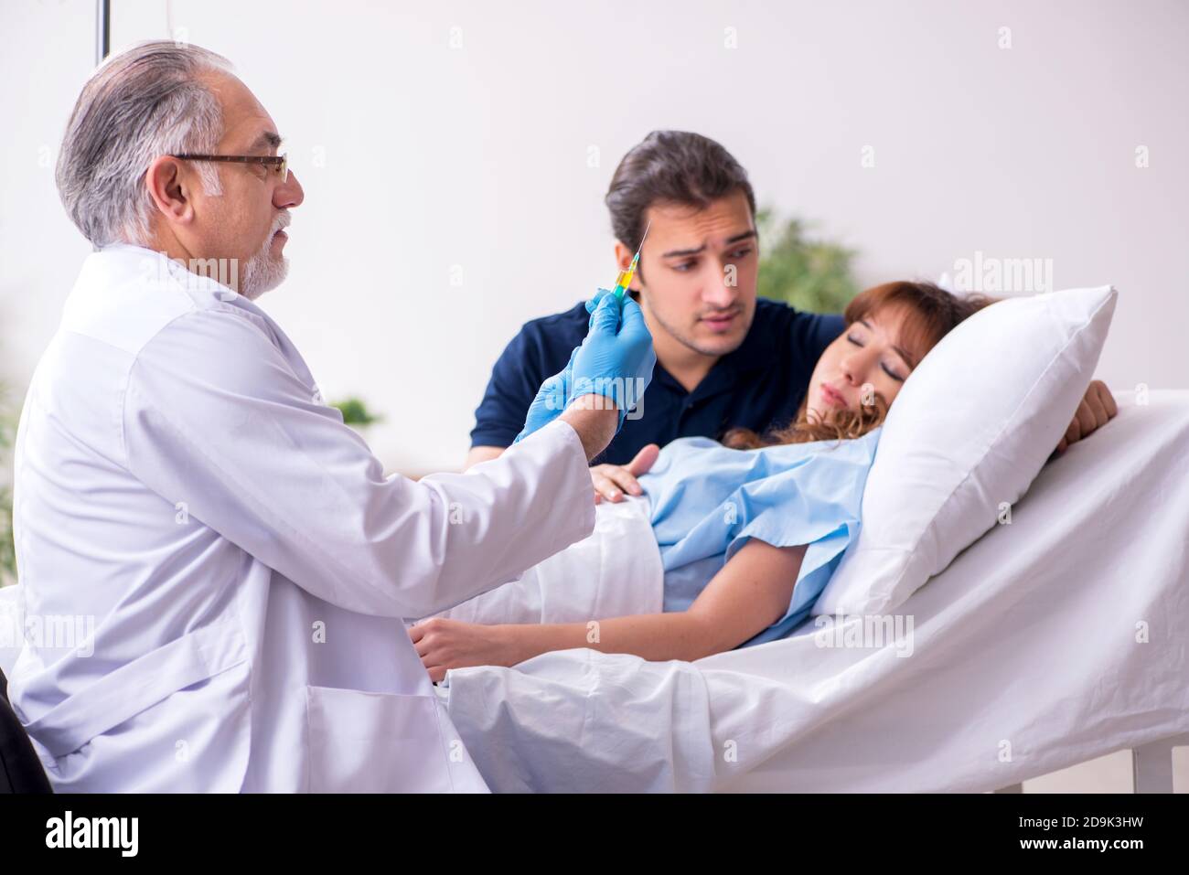 Young family at the hospital ward Stock Photo - Alamy