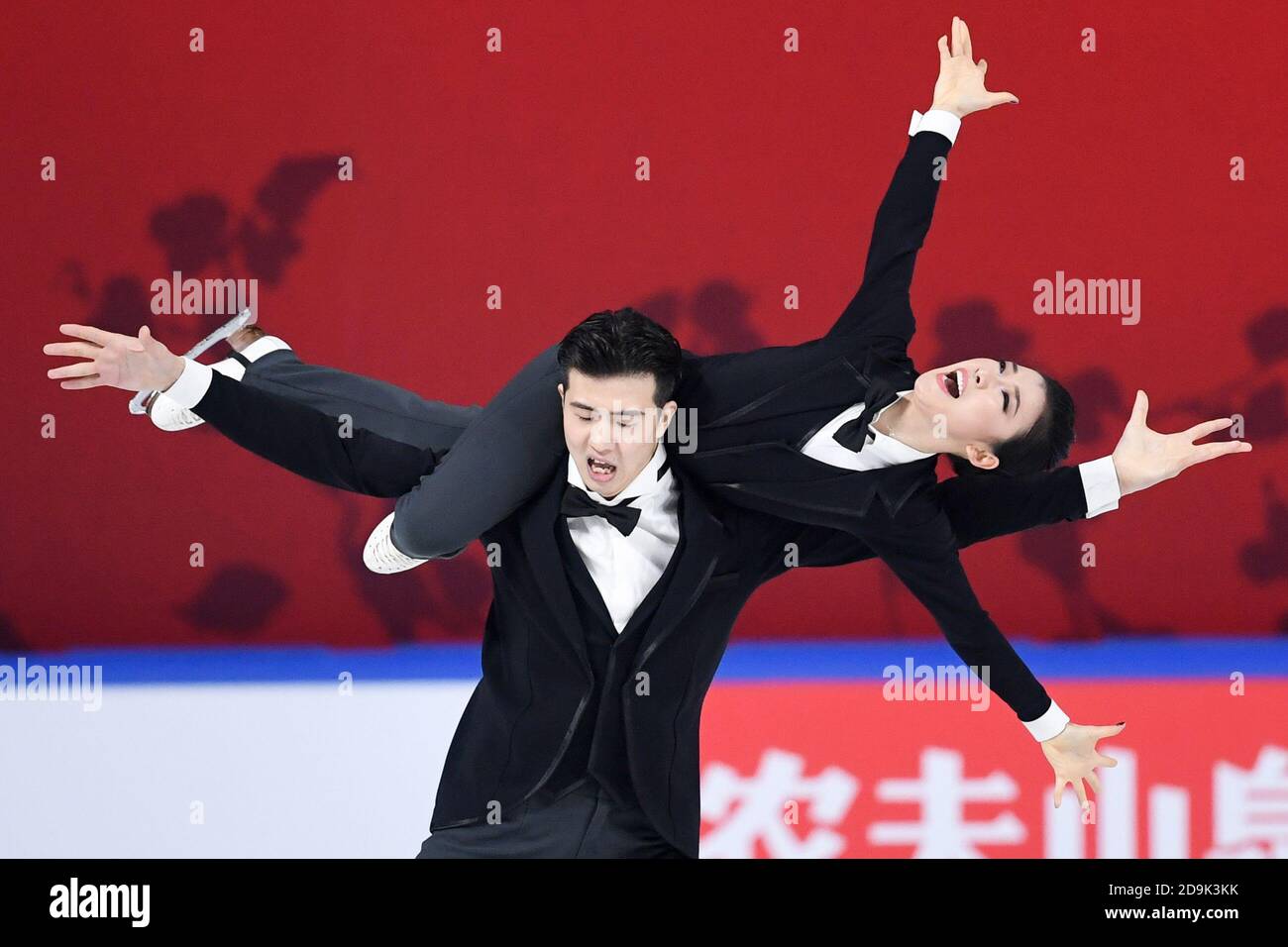 Chongqing. 6th Nov, 2020. Wang Shiyue (above)/Liu Xinyu of China ...