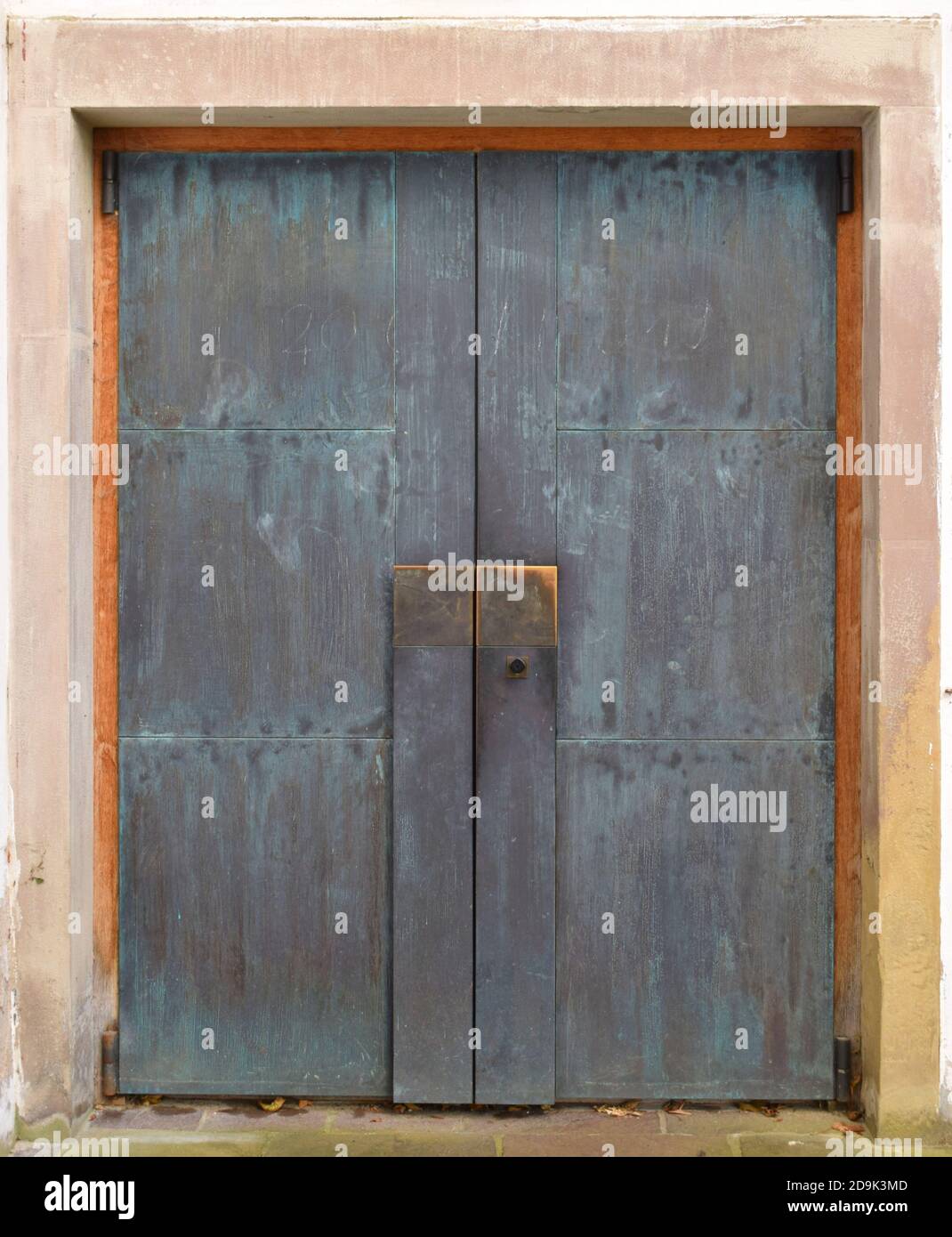 Old, rusty heavy wooden doorclose up Stock Photo - Alamy