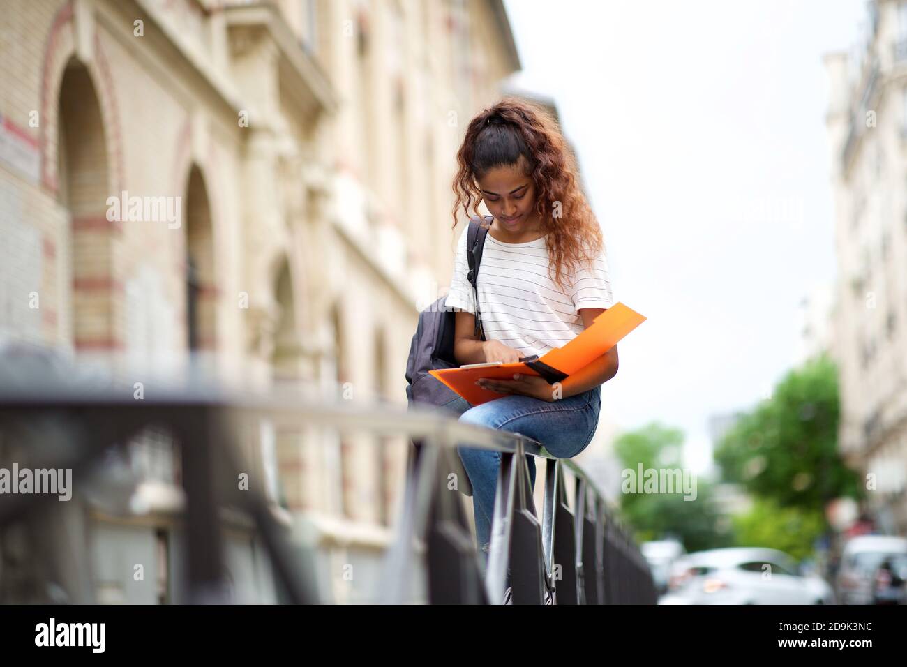 College student sitting outdoors hi-res stock photography and images ...