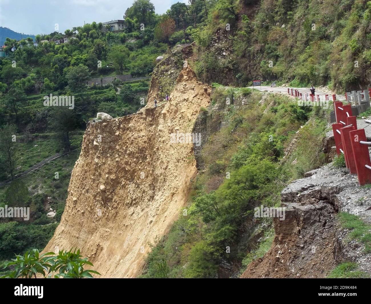 Landslide disaster and car hi-res stock photography and images - Alamy