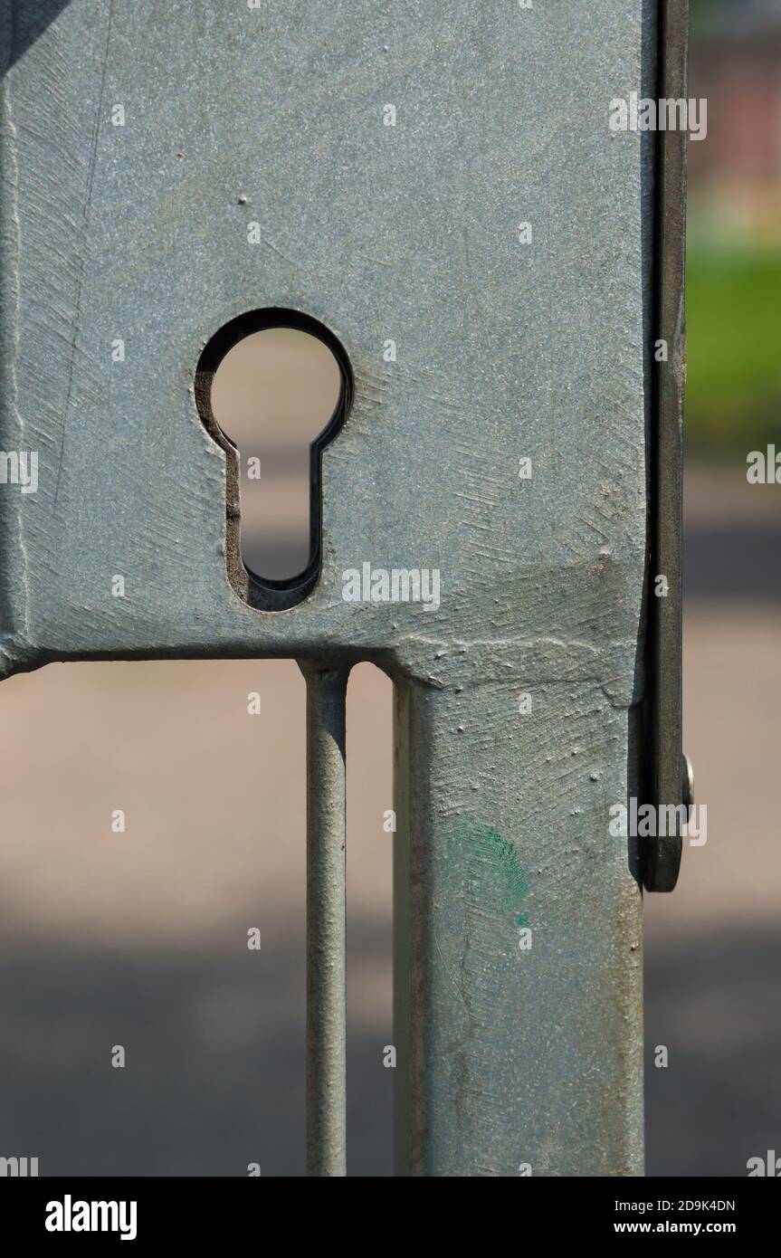 Keyhole shaped hole hi-res stock photography and images - Alamy