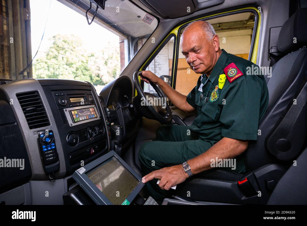 Paramedic uk uniform ambulance hi-res stock photography and images - Alamy