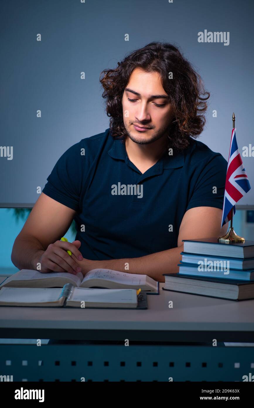 Student speaking in class uk hi-res stock photography and images - Alamy