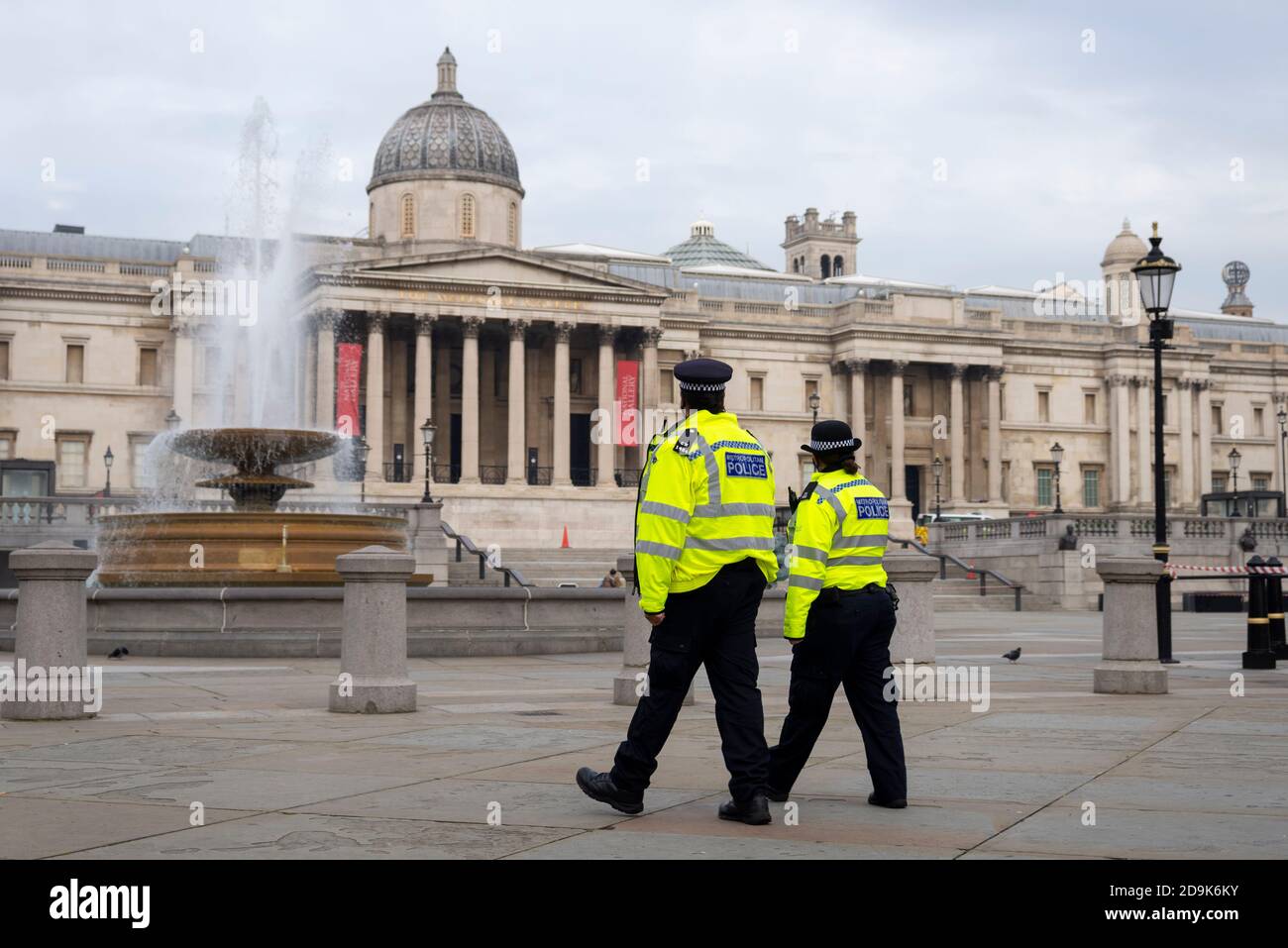 Police officers in trafalgar square in london hi-res stock photography ...
