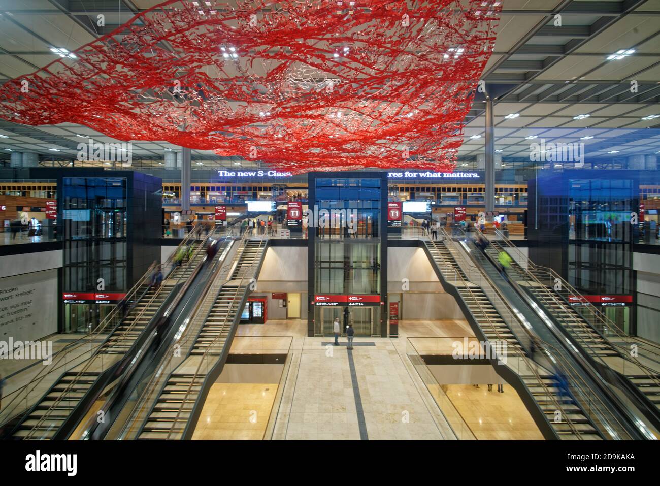 Elevator terminal airport hi-res stock photography and images - Alamy