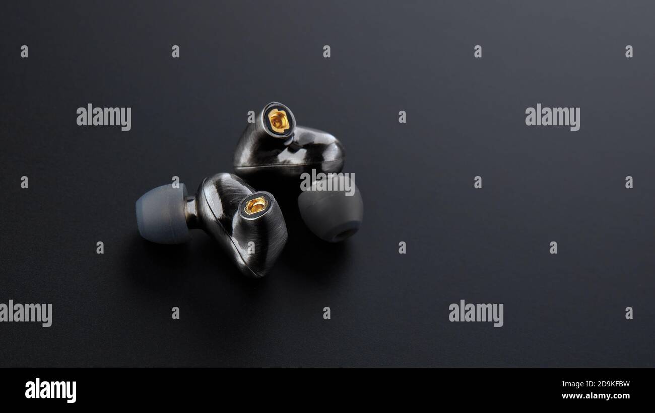 Audiophile in-ear earphone with MMCX connector. high quality sound ...