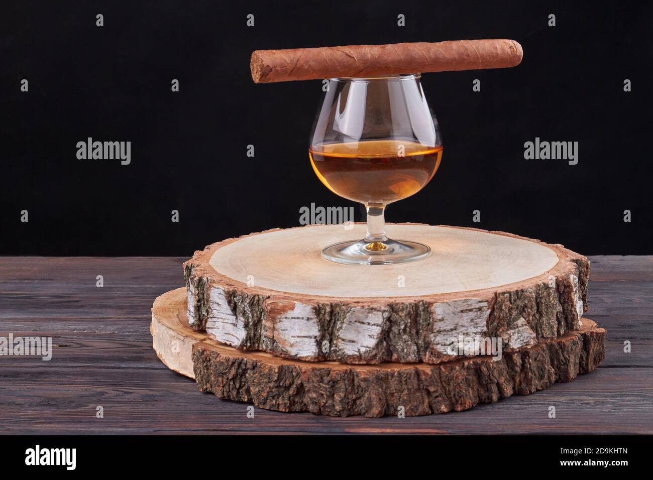 Glass of brandy with cigar Stock Photo - Alamy