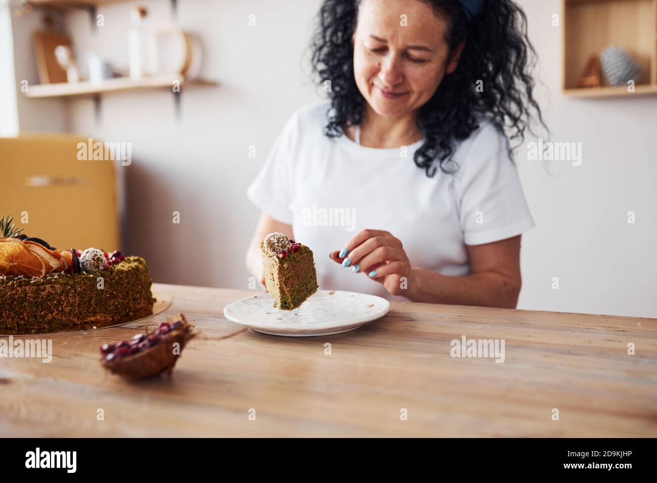 Woman Eating Cake Black High Resolution Stock Photography and Images ...