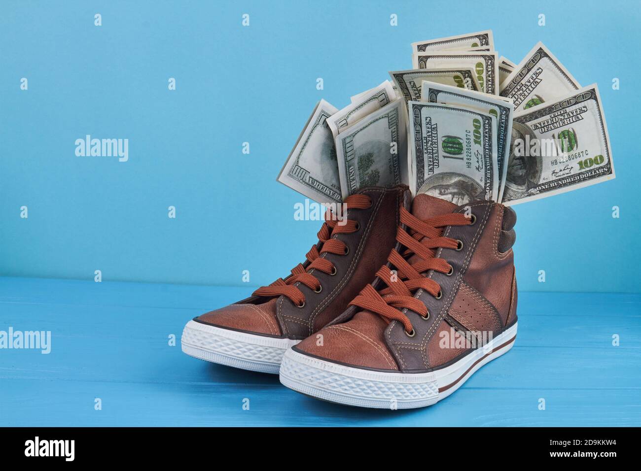 Broken bank note hi-res stock photography and images - Alamy