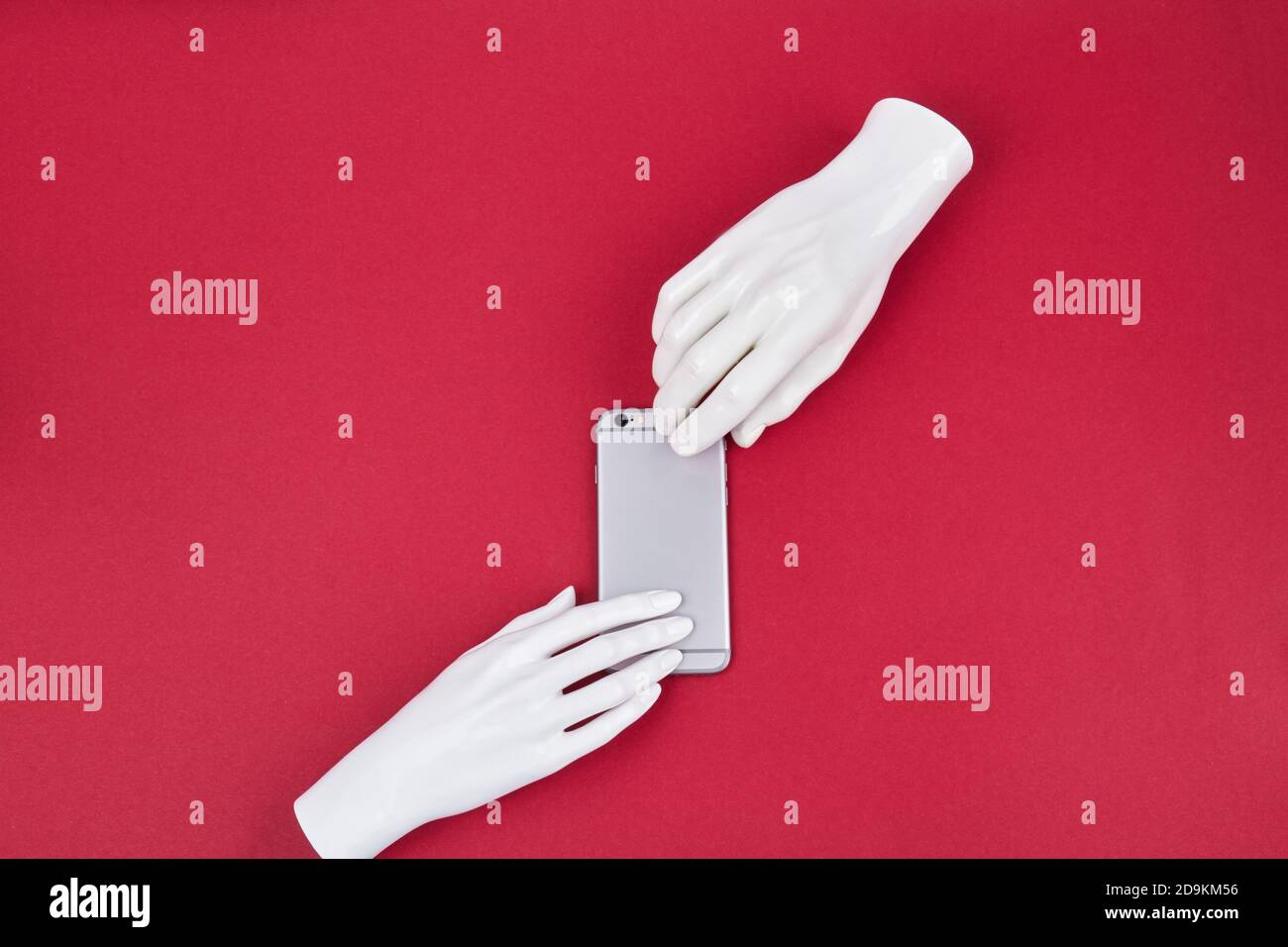 Mannequin hands and smartphone Stock Photo - Alamy