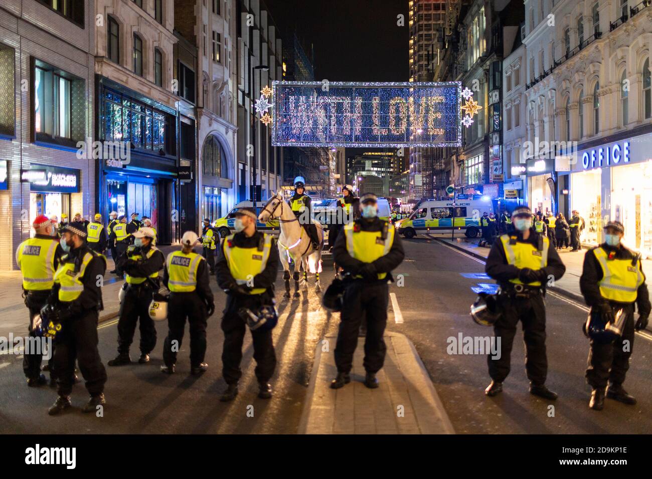 London police lights hi-res stock photography and images - Alamy