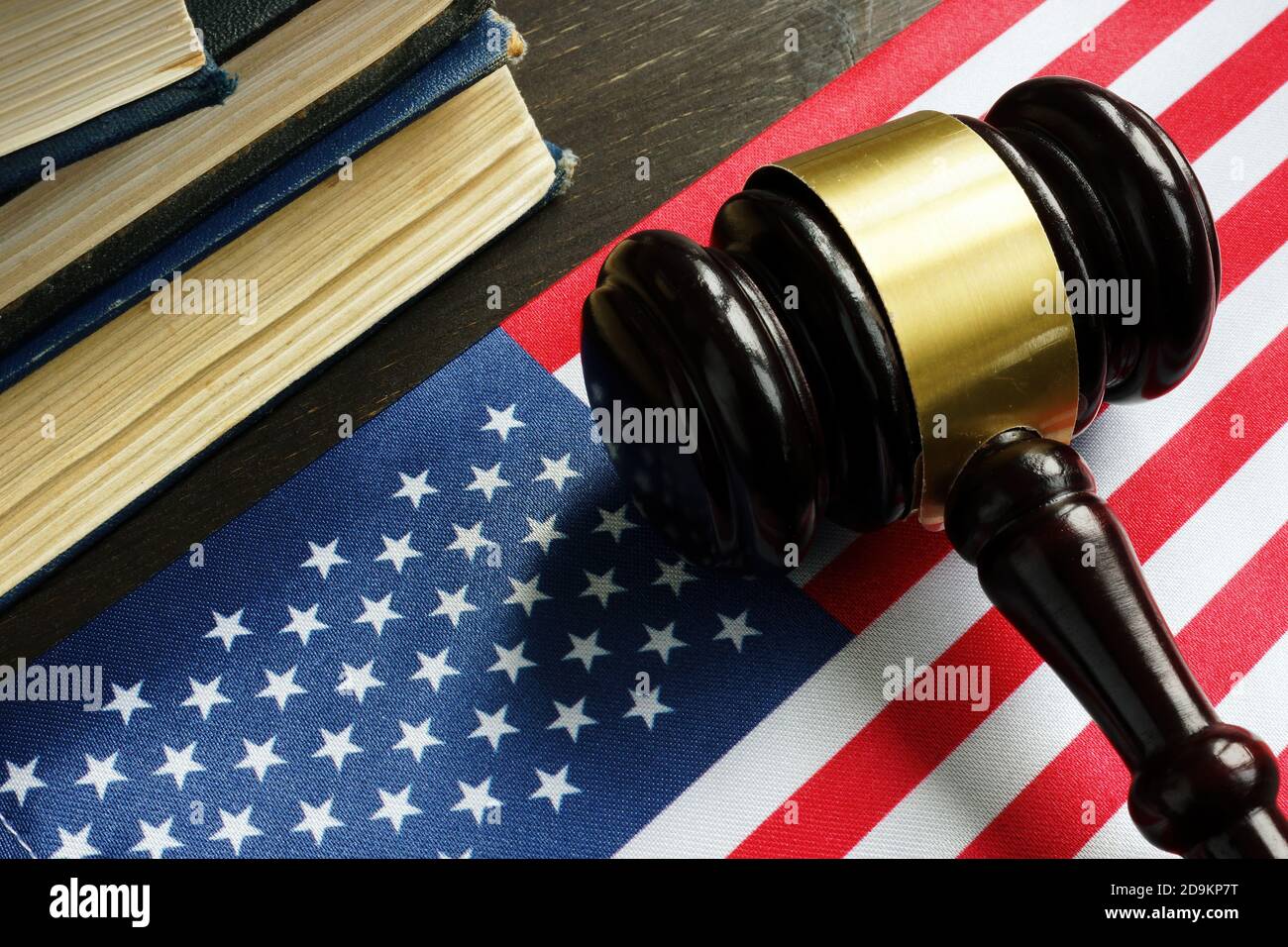 Court of justice symbol hi-res stock photography and images - Alamy