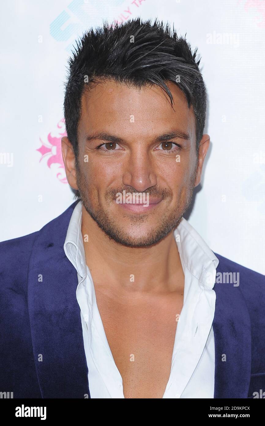 Fake singer hi-res stock photography and images - Alamy