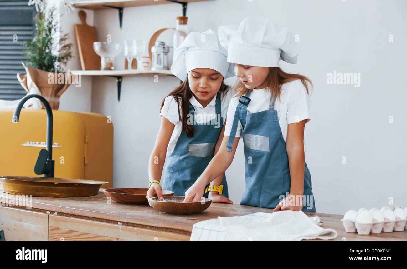Two sisters cooking together hi-res stock photography and images - Alamy