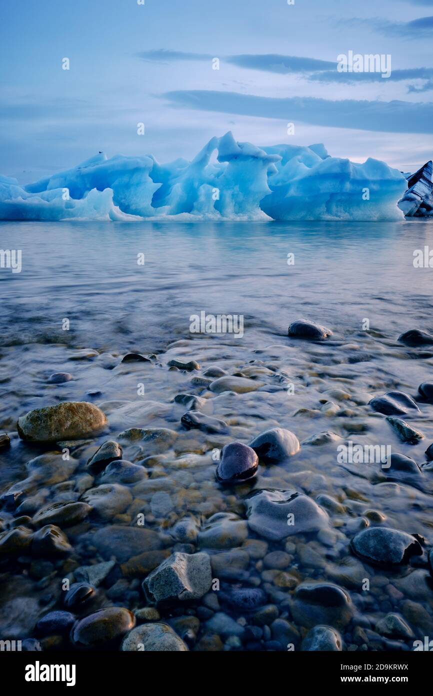 Melting icebergs and a small wave indicating a rising sea level ...