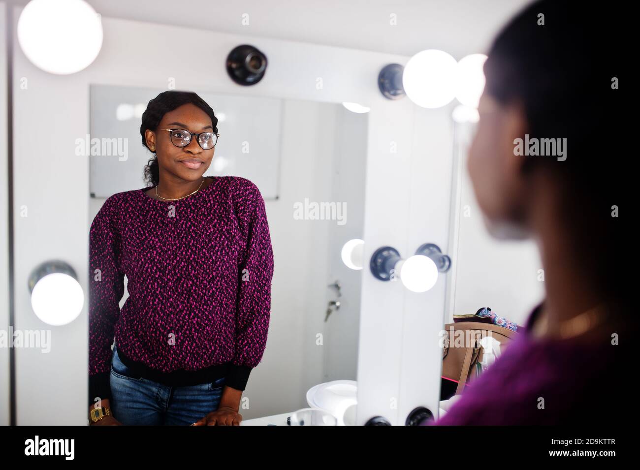 African American woman make-up artist at beauty saloon Stock Photo - Alamy