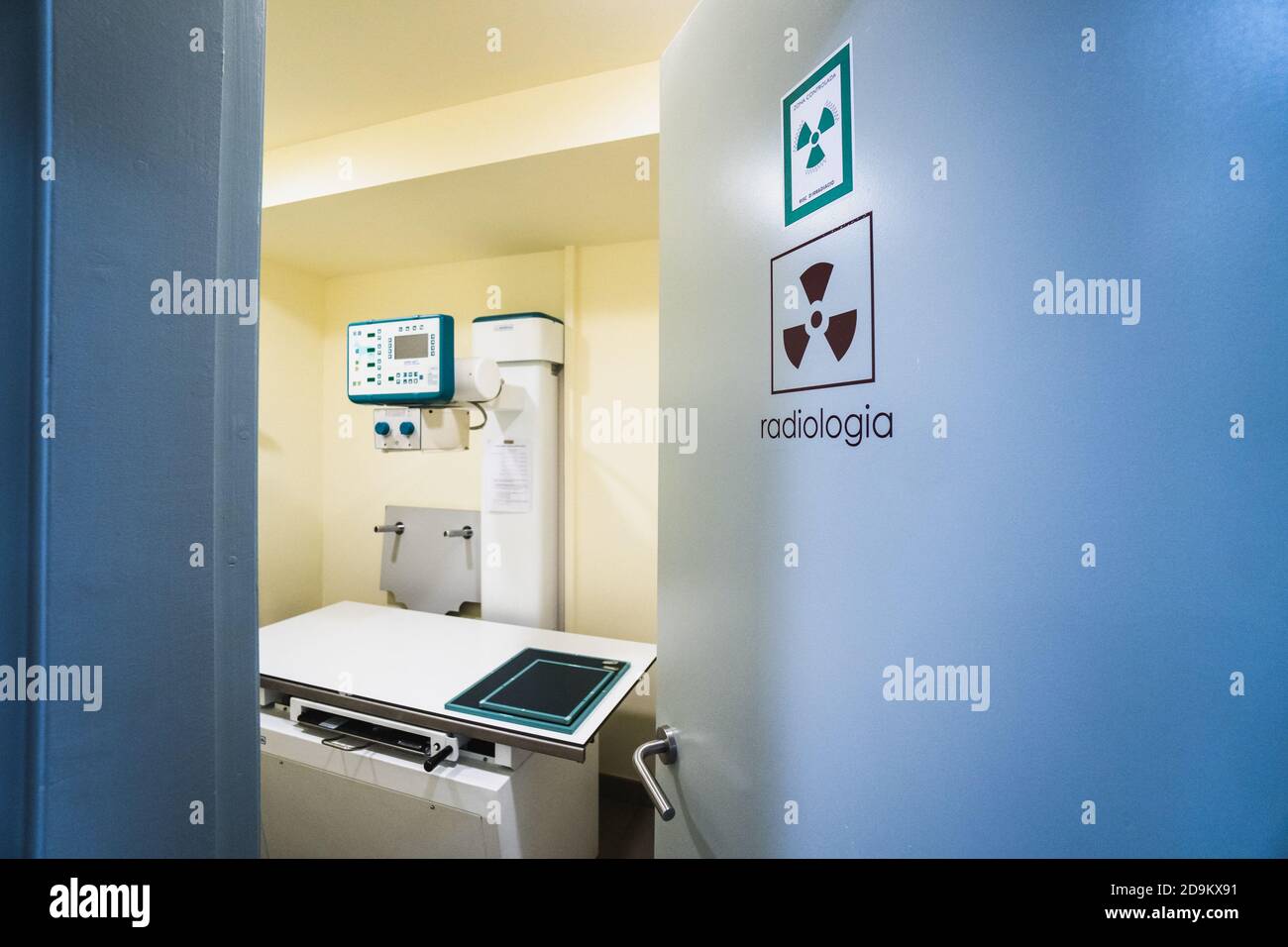 Radiology sign hospital hi-res stock photography and images - Alamy
