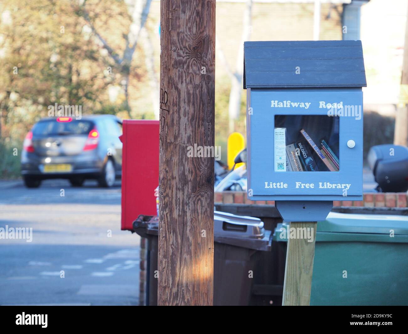 Tiny library hi-res stock photography and images - Alamy