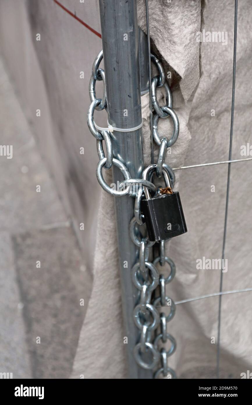 Padlock and Chain at Construction Site Fence Security Stock Photo - Alamy