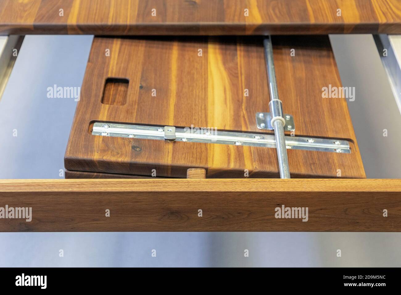 Open Dining Table Structure Expansion Surface Parts Stock Photo - Alamy