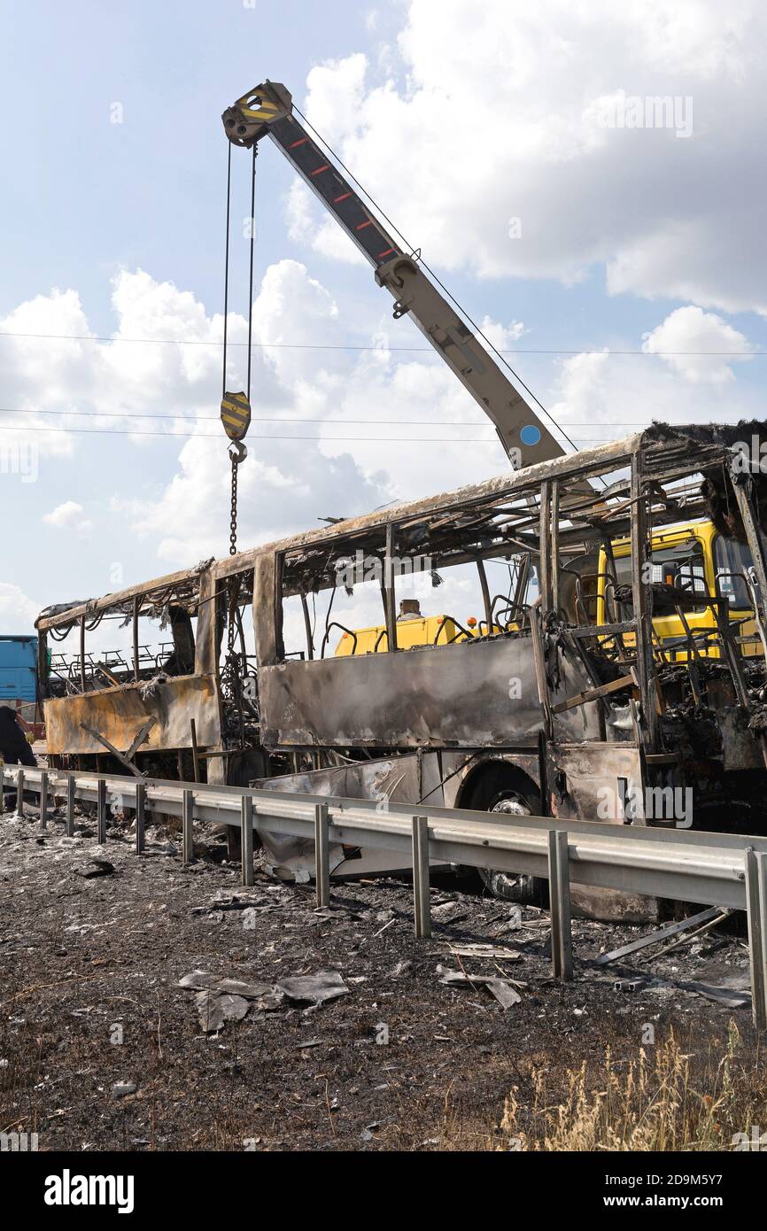 Bus tow recovery hi-res stock photography and images - Alamy