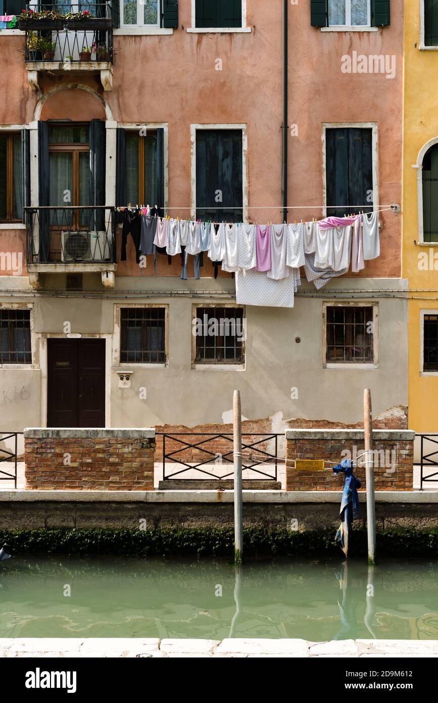 Italy, Veneto, Venice, old town, house facade, clothesline Stock Photo ...