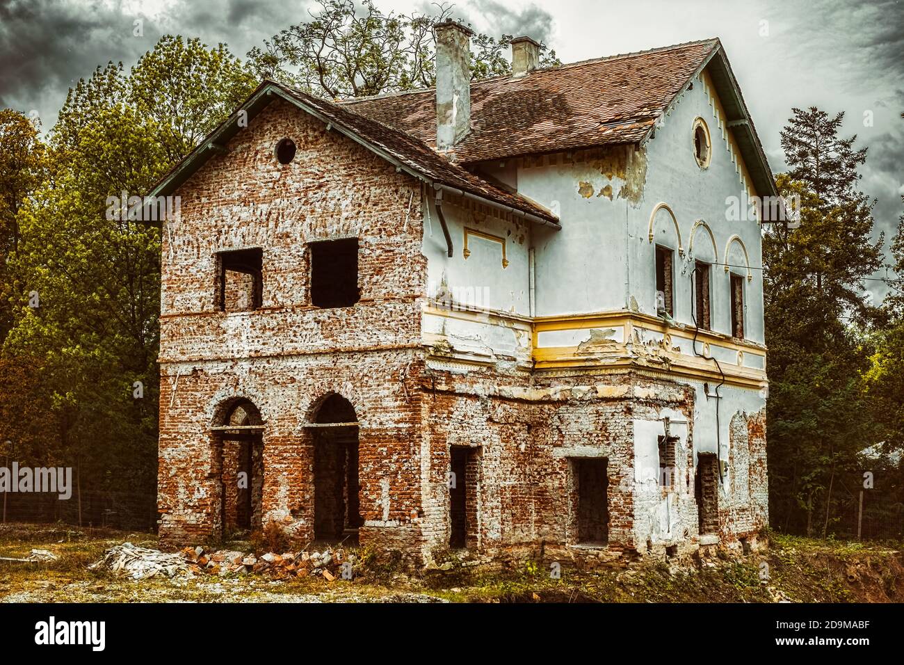 Beauty in disrepair hi-res stock photography and images - Alamy