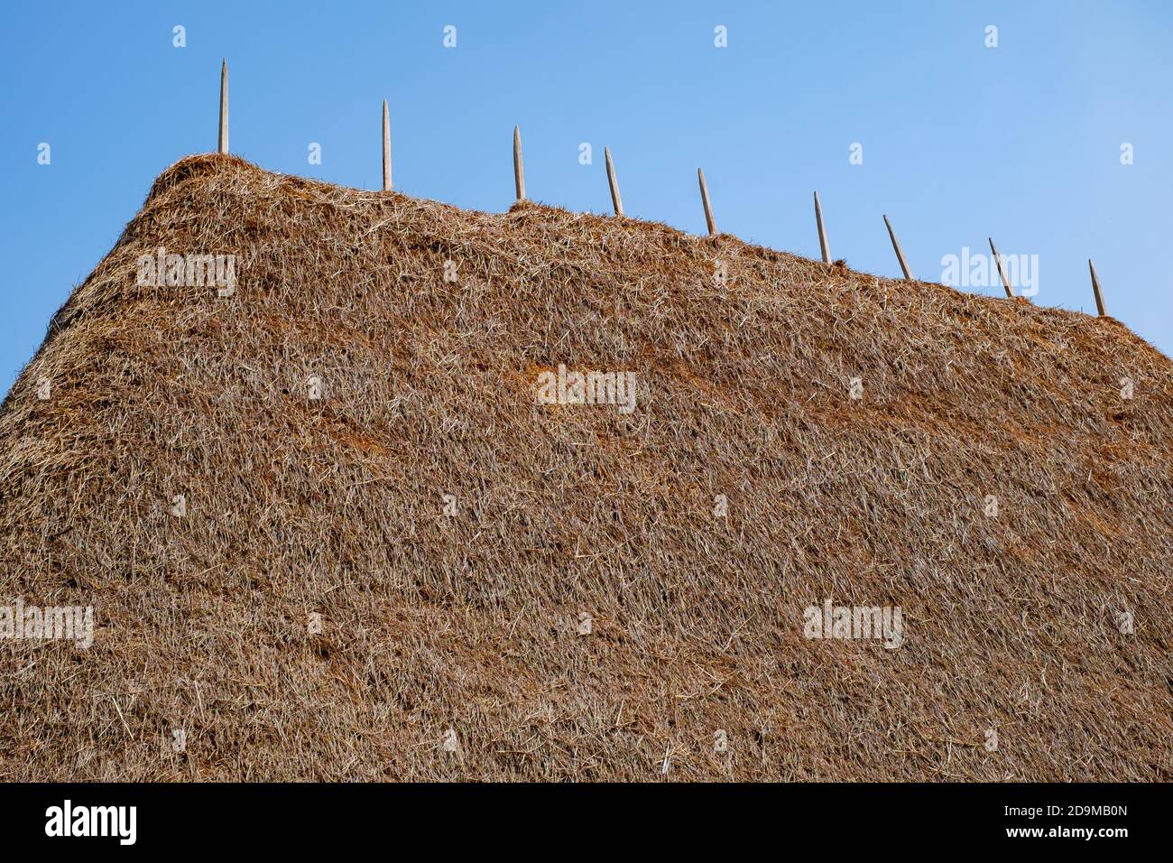 traditional old Romanian straw roofing Stock Photo - Alamy
