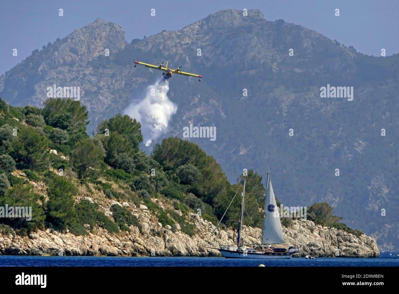 Fire fighting aircraft hi-res stock photography and images - Alamy