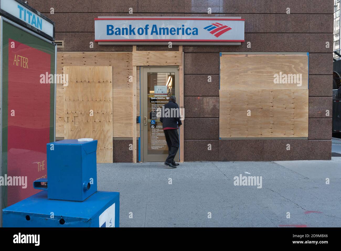 Looting city hi-res stock photography and images - Alamy