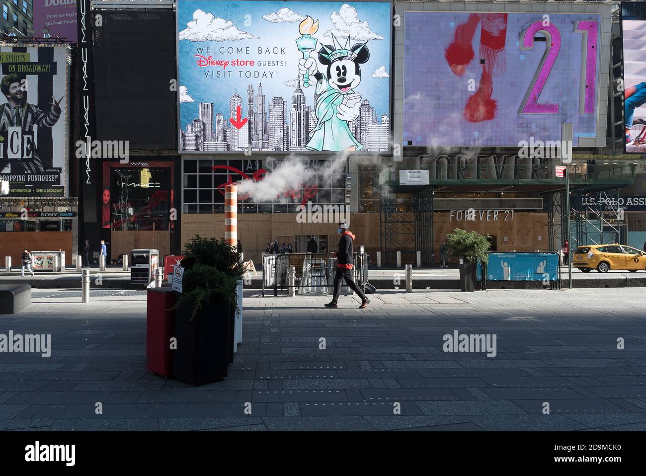 Empty square and building hi-res stock photography and images - Alamy